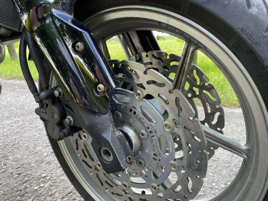 Melns Kawasaki Versys 2007 Anykščiai, ar dzinēja tilpumu 0.65 L un nobraukumu 33 tūkst. km par 2650 €, foto 11 vietnē AUTOMOTO.COM.LV