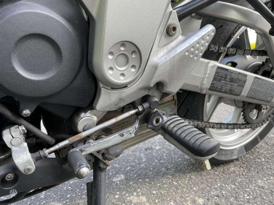 Melns Kawasaki Versys 2007 Anykščiai, ar dzinēja tilpumu 0.65 L un nobraukumu 33 tūkst. km par 2650 €, foto 13 vietnē AUTOMOTO.COM.LV