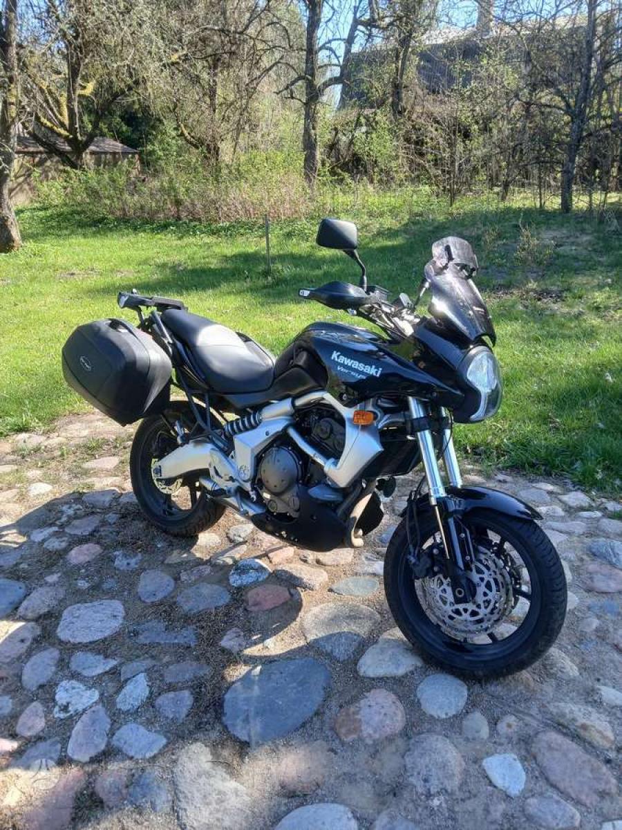 Black Kawasaki Versys 2008 in Vilnius, with an engine capacity of 0.65 L and mileage of 70 thousand km for 2400 €, photo 1 on AUTOMOTO.COM.LV