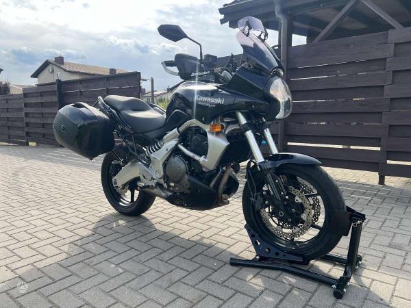 Black Kawasaki Versys 2008 in Vilnius, with an engine capacity of 0.65 L and mileage of 48 thousand km for 2400 €, photo 1 on AUTOMOTO.COM.LV