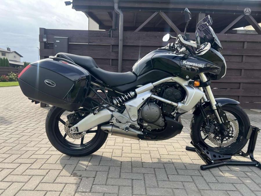 Black Kawasaki Versys 2008 in Vilnius, with an engine capacity of 0.65 L and mileage of 48 thousand km for 2400 €, photo 3 on AUTOMOTO.COM.LV