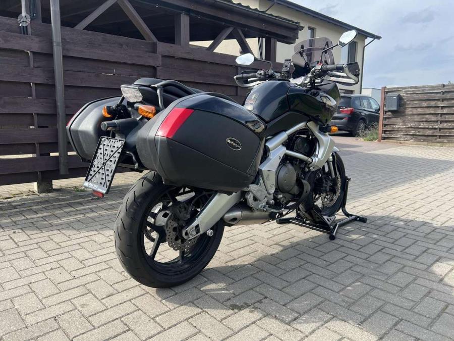 Black Kawasaki Versys 2008 in Vilnius, with an engine capacity of 0.65 L and mileage of 48 thousand km for 2400 €, photo 4 on AUTOMOTO.COM.LV
