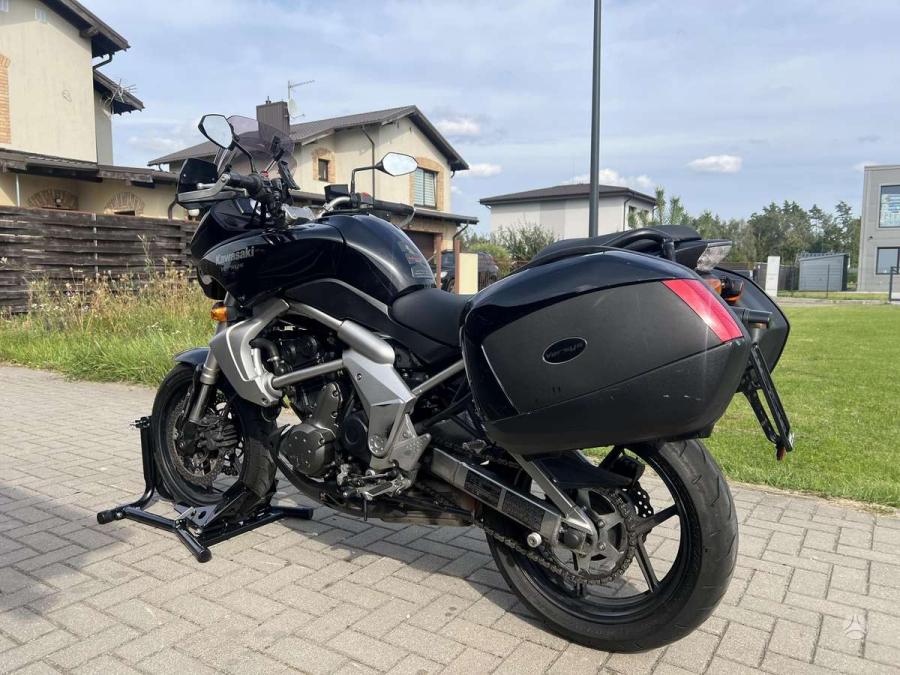Black Kawasaki Versys 2008 in Vilnius, with an engine capacity of 0.65 L and mileage of 48 thousand km for 2400 €, photo 6 on AUTOMOTO.COM.LV