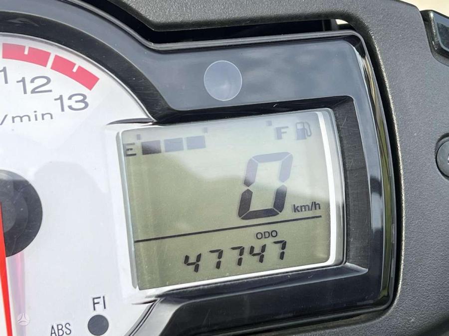 Black Kawasaki Versys 2008 in Vilnius, with an engine capacity of 0.65 L and mileage of 48 thousand km for 2400 €, photo 13 on AUTOMOTO.COM.LV
