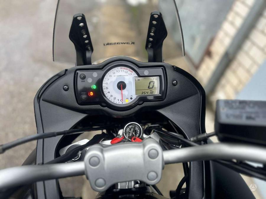 Melns Kawasaki Versys 2008 Birštonas, ar dzinēja tilpumu 0.65 L un nobraukumu 35 tūkst. km par 2999 €, foto 10 vietnē AUTOMOTO.COM.LV