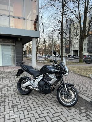 Melns Kawasaki Versys 2010 Viļņa, ar dzinēja tilpumu 0.65 L un nobraukumu 31 tūkst. km par 2400 €, foto 3 vietnē AUTOMOTO.COM.LV