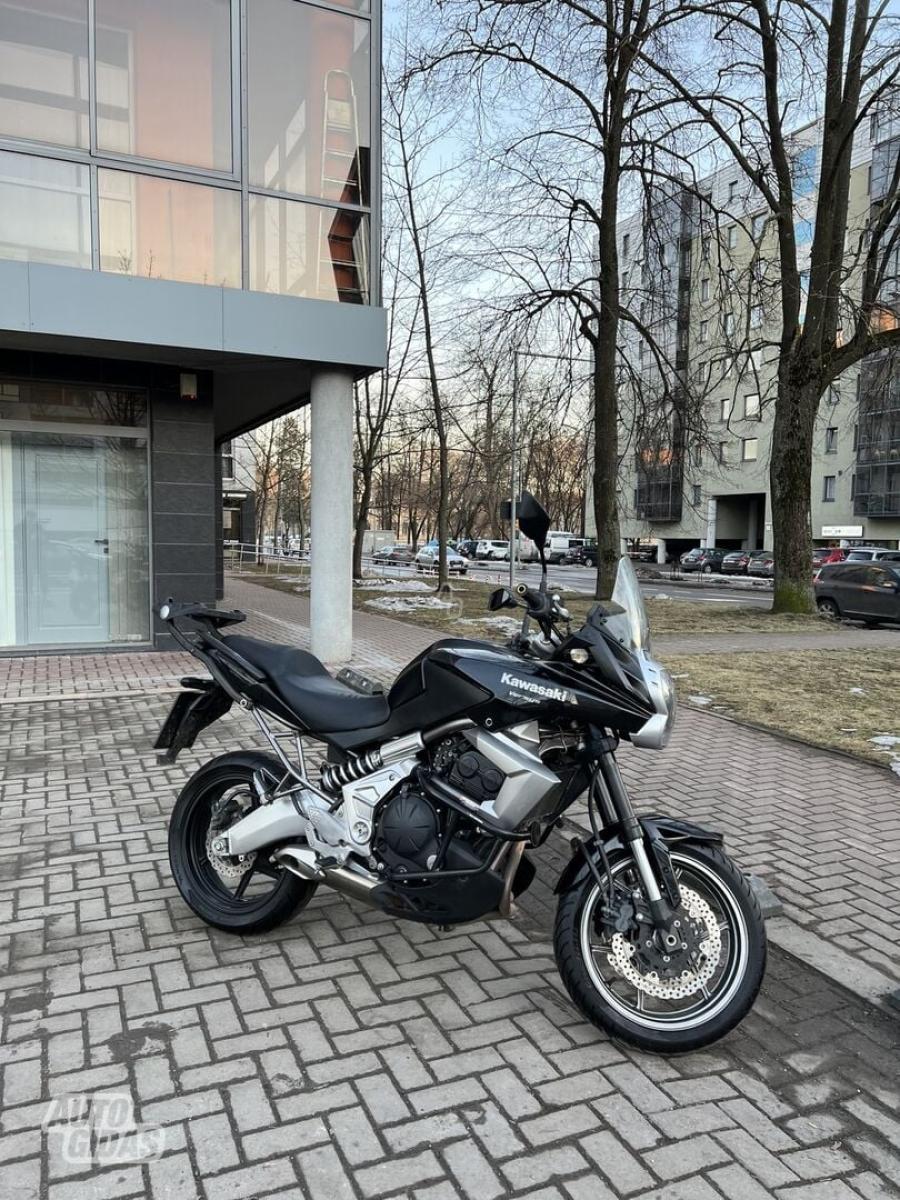 Melns Kawasaki Versys 2010 Viļņa, ar dzinēja tilpumu 0.65 L un nobraukumu 31 tūkst. km par 2400 €, foto 3 vietnē AUTOMOTO.COM.LV