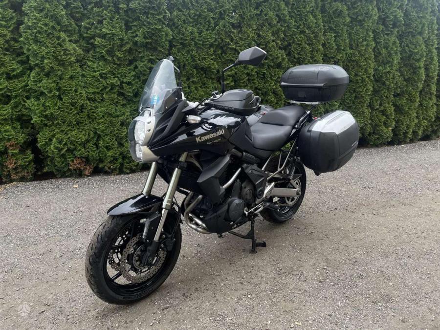 Black Kawasaki Versys 2012 in Kursenai, with an engine capacity of 0.65 L and mileage of 47 thousand km for 3400 €, photo 4 on AUTOMOTO.COM.LV