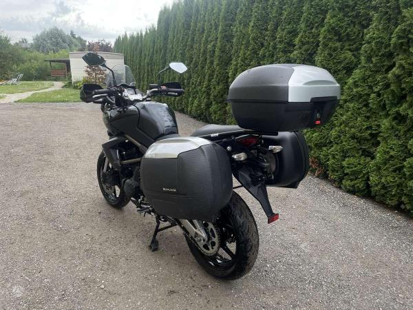 Black Kawasaki Versys 2012 in Kursenai, with an engine capacity of 0.65 L and mileage of 47 thousand km for 3400 €, photo 5 on AUTOMOTO.COM.LV