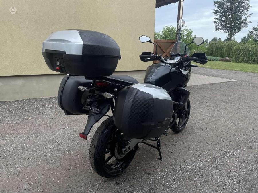 Black Kawasaki Versys 2012 in Kursenai, with an engine capacity of 0.65 L and mileage of 47 thousand km for 3400 €, photo 8 on AUTOMOTO.COM.LV
