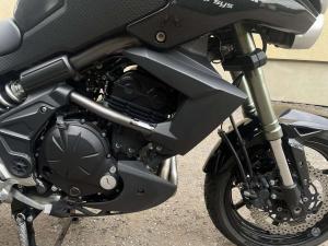 Black Kawasaki Versys 2012 in Kursenai, with an engine capacity of 0.65 L and mileage of 47 thousand km for 3400 €, photo 12 on AUTOMOTO.COM.LV