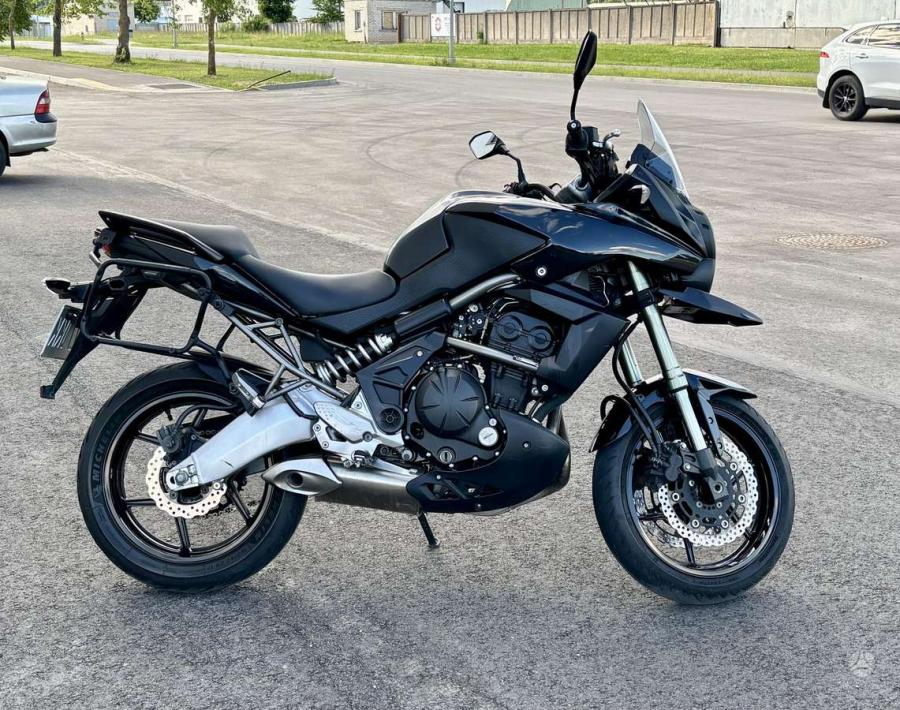 Black Kawasaki Versys 2012 in Mazeikiai, with an engine capacity of 0.00 L and mileage of 45 thousand km for 2900 €, photo 4 on AUTOMOTO.COM.LV
