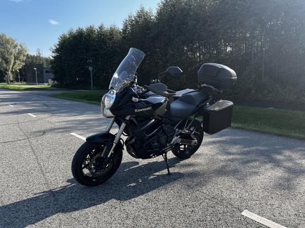 Melns Kawasaki Versys 2013 Pērnava, ar dzinēja tilpumu 0.00 L un nobraukumu 48 tūkst. km par 3750 €, foto 1 vietnē AUTOMOTO.COM.LV