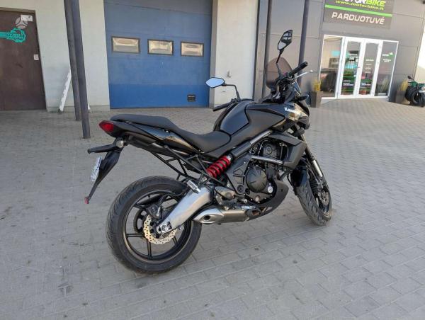 Melns Kawasaki Versys 2014 Utena, ar dzinēja tilpumu 0.65 L un nobraukumu 33 tūkst. km par 3349 €, foto 2 vietnē AUTOMOTO.COM.LV