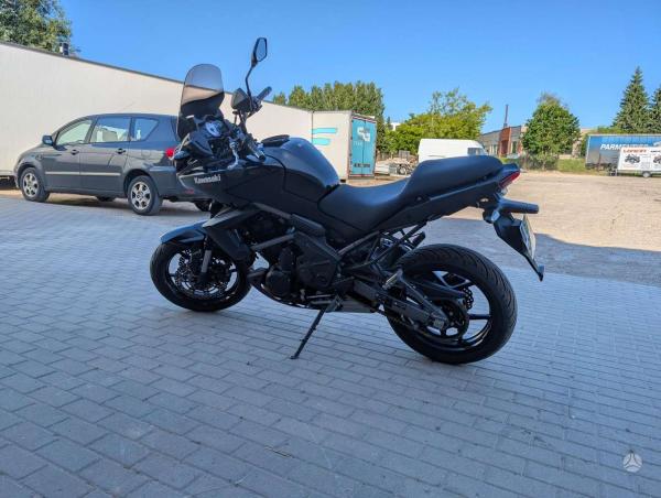 Melns Kawasaki Versys 2014 Utena, ar dzinēja tilpumu 0.65 L un nobraukumu 33 tūkst. km par 3349 €, foto 3 vietnē AUTOMOTO.COM.LV