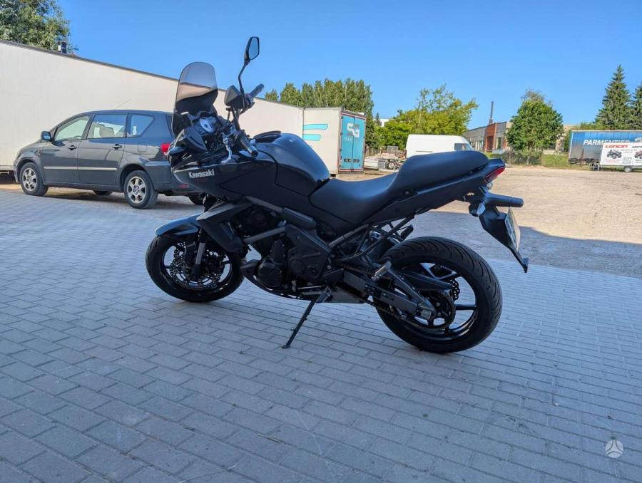 Melns Kawasaki Versys 2014 Utena, ar dzinēja tilpumu 0.65 L un nobraukumu 33 tūkst. km par 3349 €, foto 4 vietnē AUTOMOTO.COM.LV