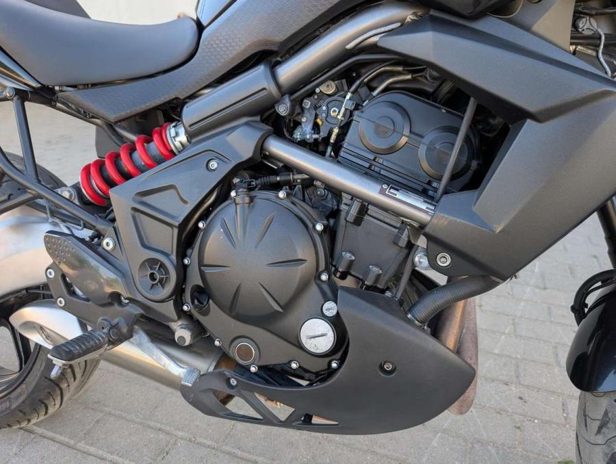 Melns Kawasaki Versys 2014 Utena, ar dzinēja tilpumu 0.65 L un nobraukumu 33 tūkst. km par 3349 €, foto 9 vietnē AUTOMOTO.COM.LV