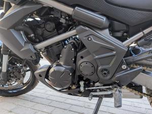 Melns Kawasaki Versys 2014 Utena, ar dzinēja tilpumu 0.65 L un nobraukumu 33 tūkst. km par 3349 €, foto 10 vietnē AUTOMOTO.COM.LV