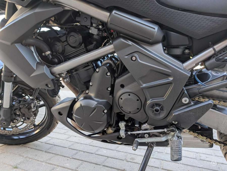 Melns Kawasaki Versys 2014 Utena, ar dzinēja tilpumu 0.65 L un nobraukumu 33 tūkst. km par 3349 €, foto 10 vietnē AUTOMOTO.COM.LV