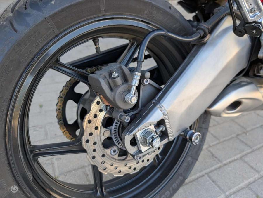 Melns Kawasaki Versys 2014 Utena, ar dzinēja tilpumu 0.65 L un nobraukumu 33 tūkst. km par 3349 €, foto 13 vietnē AUTOMOTO.COM.LV