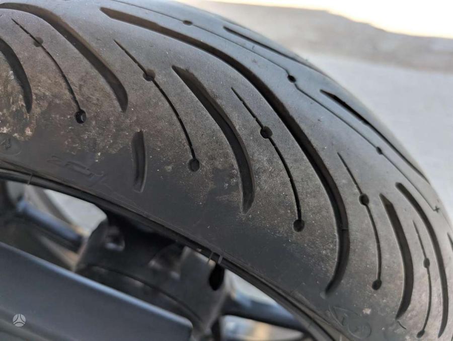Melns Kawasaki Versys 2014 Utena, ar dzinēja tilpumu 0.65 L un nobraukumu 33 tūkst. km par 3349 €, foto 16 vietnē AUTOMOTO.COM.LV