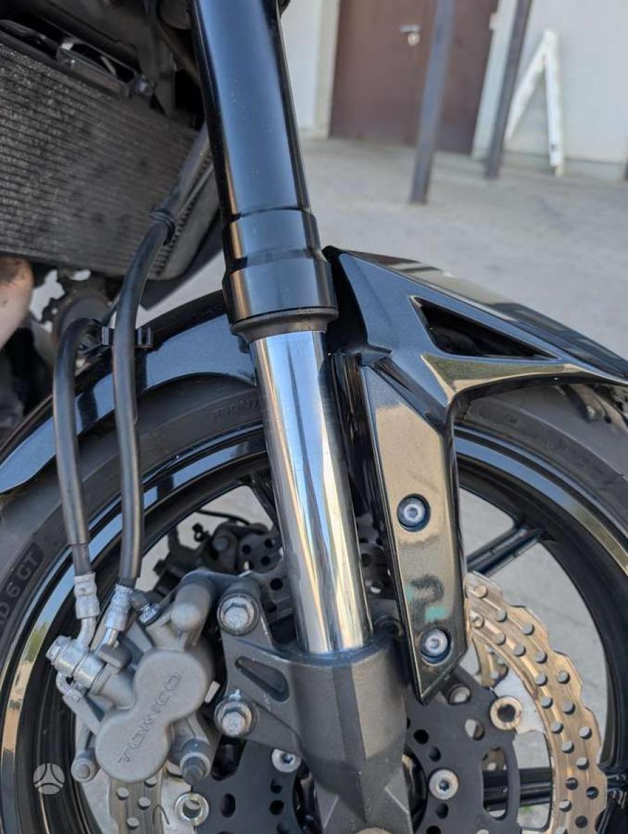 Melns Kawasaki Versys 2014 Utena, ar dzinēja tilpumu 0.65 L un nobraukumu 33 tūkst. km par 3349 €, foto 18 vietnē AUTOMOTO.COM.LV