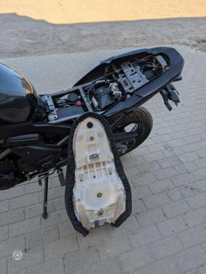 Melns Kawasaki Versys 2014 Utena, ar dzinēja tilpumu 0.65 L un nobraukumu 33 tūkst. km par 3349 €, foto 21 vietnē AUTOMOTO.COM.LV