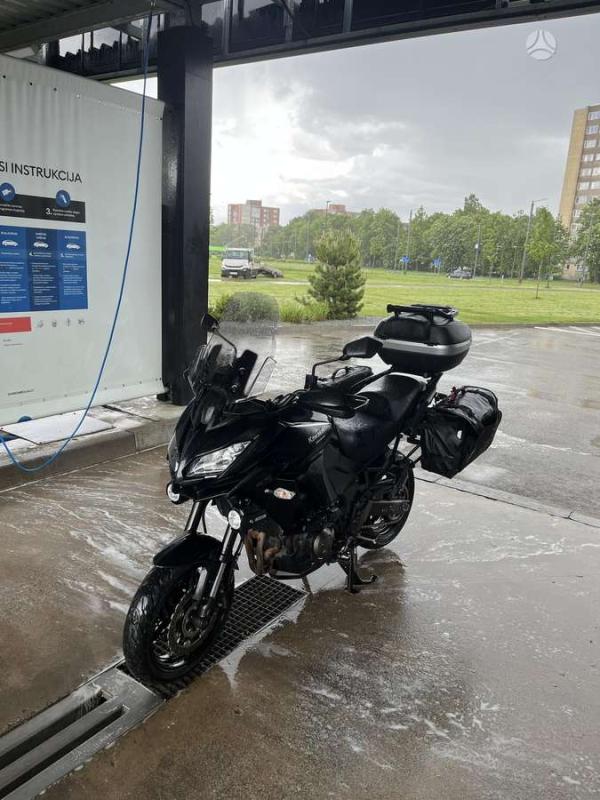 Melns Kawasaki Versys 2015 Kauņa, ar dzinēja tilpumu 1.04 L un nobraukumu 53 tūkst. km par 7000 €, foto 4 vietnē AUTOMOTO.COM.LV