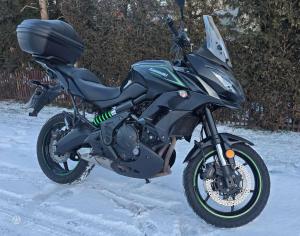 Melns Kawasaki Versys 2017 Kauņa, ar dzinēja tilpumu 0.65 L un nobraukumu 57 tūkst. km par 4400 €, foto  vietnē AUTOMOTO.COM.LV