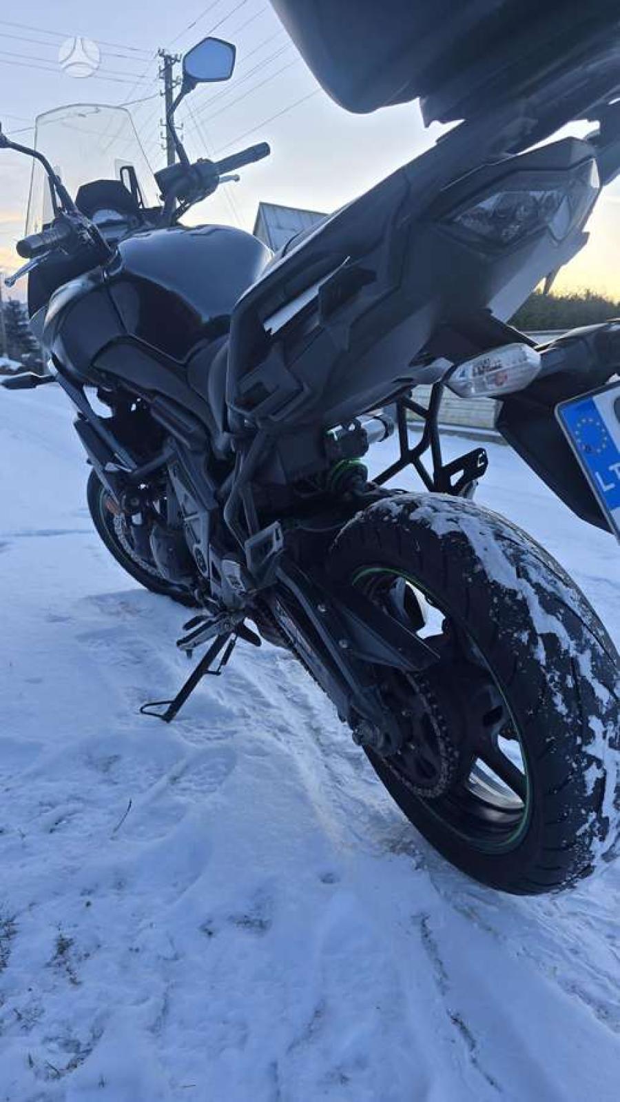 Melns Kawasaki Versys 2017 Kauņa, ar dzinēja tilpumu 0.65 L un nobraukumu 57 tūkst. km par 4400 €, foto 12 vietnē AUTOMOTO.COM.LV