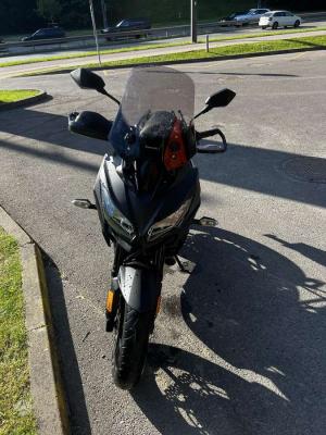 Melns Kawasaki Versys 2017 Kauņa, ar dzinēja tilpumu 0.65 L un nobraukumu 34 tūkst. km par 5000 €, foto  vietnē AUTOMOTO.COM.LV