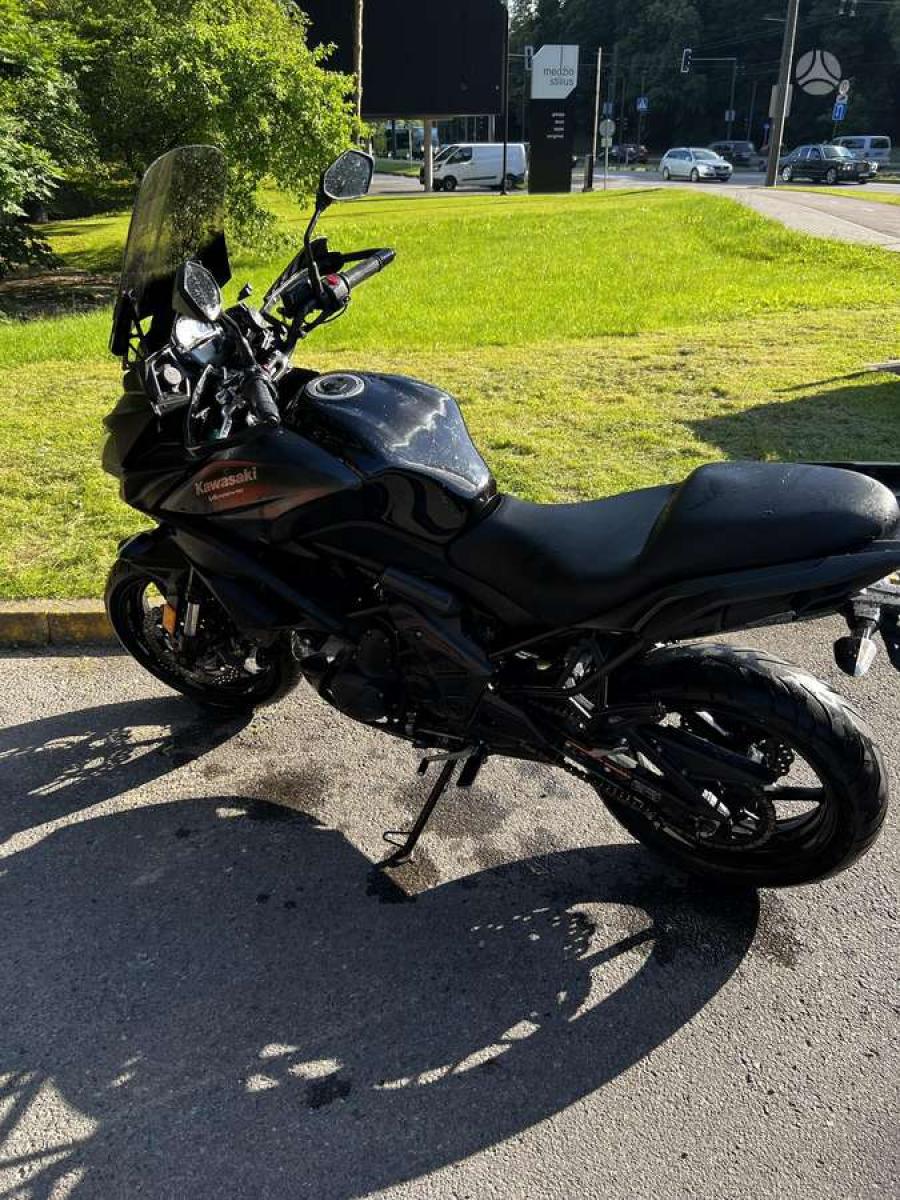 Black Kawasaki Versys 2017 in Kaunas, with an engine capacity of 0.65 L and mileage of 34 thousand km for 5000 €, photo 3 on AUTOMOTO.COM.LV