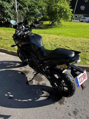 Black Kawasaki Versys 2017 in Kaunas, with an engine capacity of 0.65 L and mileage of 34 thousand km for 5000 €, photo 4 on AUTOMOTO.COM.LV