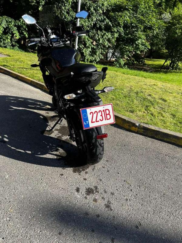 Melns Kawasaki Versys 2017 Kauņa, ar dzinēja tilpumu 0.65 L un nobraukumu 34 tūkst. km par 5000 €, foto 5 vietnē AUTOMOTO.COM.LV
