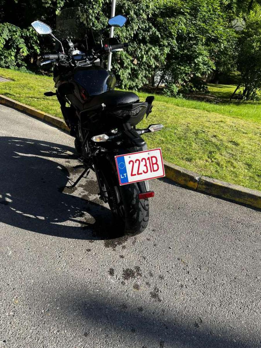 Black Kawasaki Versys 2017 in Kaunas, with an engine capacity of 0.65 L and mileage of 34 thousand km for 5000 €, photo 6 on AUTOMOTO.COM.LV