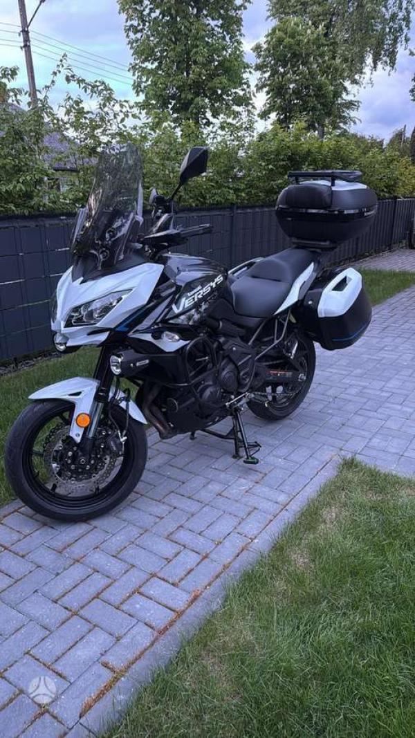 Melns Kawasaki Versys 2021 Kauņa, ar dzinēja tilpumu 0.65 L un nobraukumu 47 tūkst. km par 5700 €, foto 1 vietnē AUTOMOTO.COM.LV