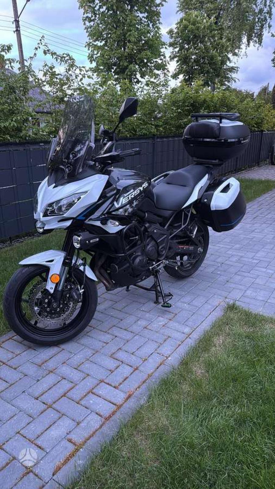 Melns Kawasaki Versys 2021 Kauņa, ar dzinēja tilpumu 0.65 L un nobraukumu 47 tūkst. km par 5700 €, foto 1 vietnē AUTOMOTO.COM.LV