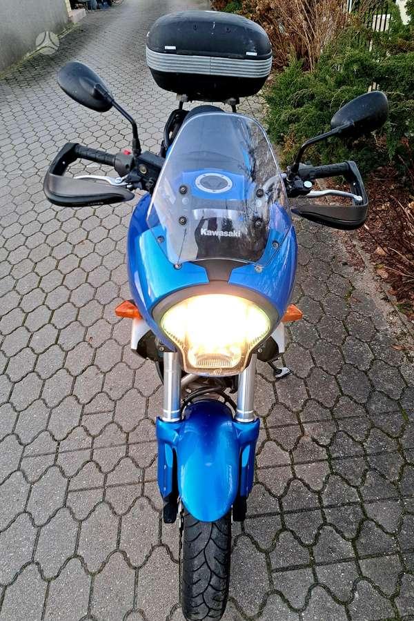 Zils Kawasaki Versys 2008 Pasvalys, ar dzinēja tilpumu 0.65 L un nobraukumu 57 tūkst. km par 2300 €, foto 4 vietnē AUTOMOTO.COM.LV