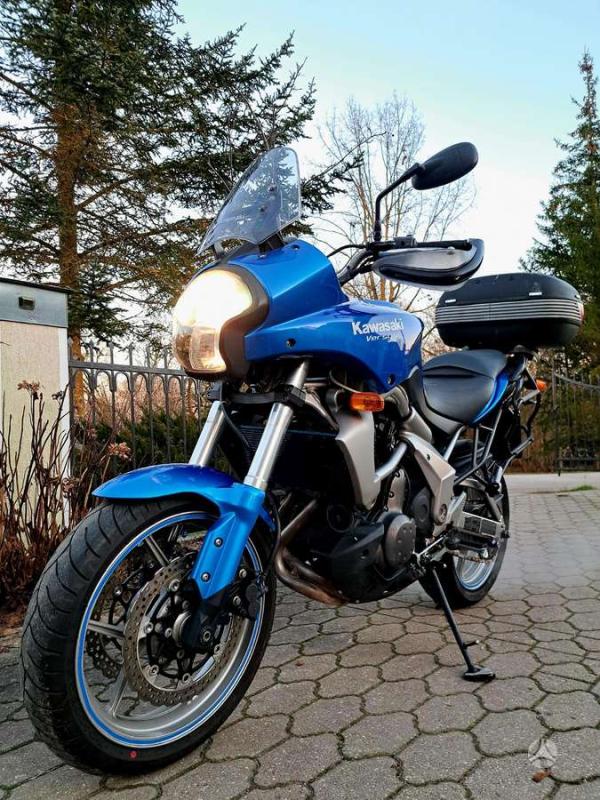 Zils Kawasaki Versys 2008 Pasvalys, ar dzinēja tilpumu 0.65 L un nobraukumu 57 tūkst. km par 2300 €, foto 5 vietnē AUTOMOTO.COM.LV