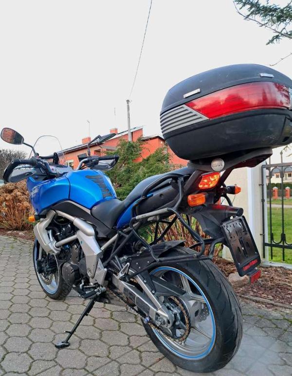 Zils Kawasaki Versys 2008 Pasvalys, ar dzinēja tilpumu 0.65 L un nobraukumu 57 tūkst. km par 2300 €, foto 8 vietnē AUTOMOTO.COM.LV