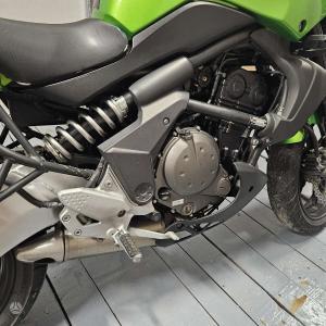 Green Kawasaki Versys 2008 in Kelme, with an engine capacity of 0.65 L and mileage of 43 thousand km for 2500 €, photo 5 on AUTOMOTO.COM.LV