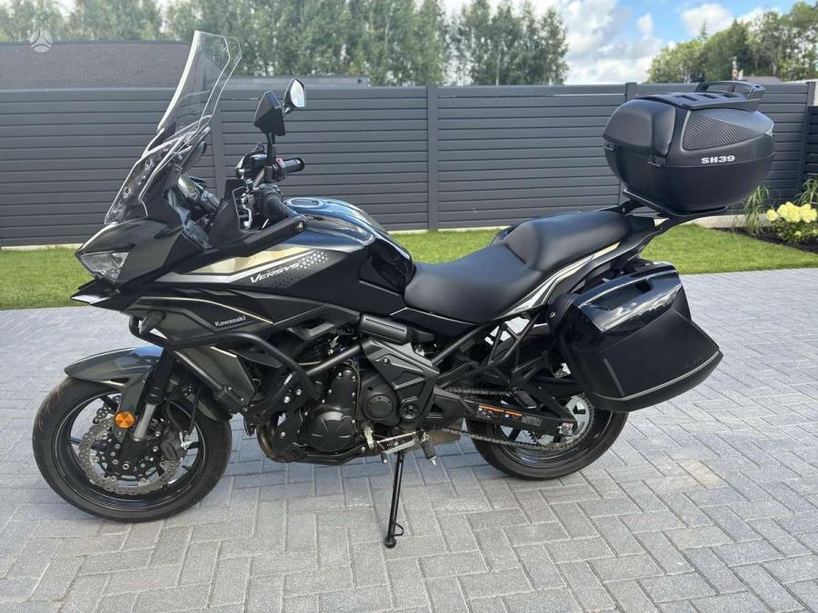 Green Kawasaki Versys 2023 in Plunge, with an engine capacity of 0.65 L and mileage of 9 thousand km for 7490 €, photo 1 on AUTOMOTO.COM.LV