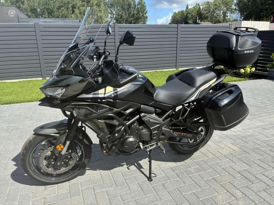 Green Kawasaki Versys 2023 in Plunge, with an engine capacity of 0.65 L and mileage of 9 thousand km for 7490 €, photo 3 on AUTOMOTO.COM.LV