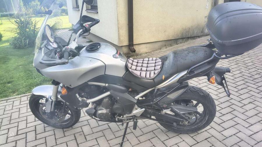 Grey Kawasaki Versys 2007 in Vilnius, with an engine capacity of 0.65 L and mileage of 118 thousand km for 2300 €, photo 1 on AUTOMOTO.COM.LV