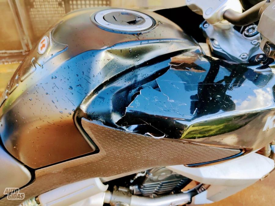Kawasaki Versys 2010 Anykščiai, ar dzinēja tilpumu 0.65 L un nobraukumu 47 tūkst. km par 1900 €, foto 12 vietnē AUTOMOTO.COM.LV