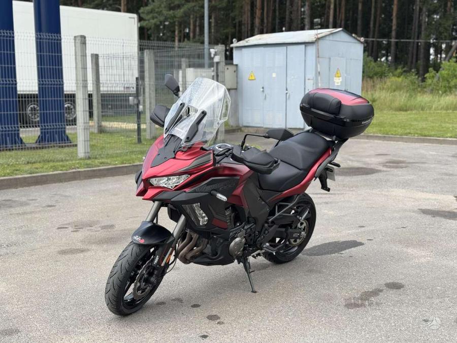 Red Kawasaki Versys 2024 in Vilnius, with an engine capacity of 1.04 L and mileage of 12 thousand km for 11900 €, photo 1 on AUTOMOTO.COM.LV