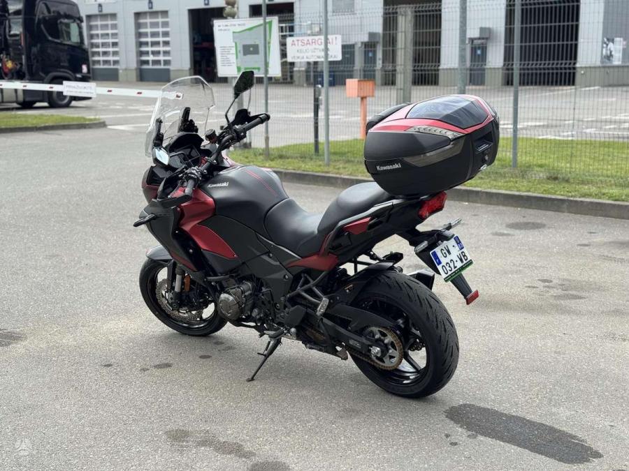 Red Kawasaki Versys 2024 in Vilnius, with an engine capacity of 1.04 L and mileage of 12 thousand km for 11900 €, photo 4 on AUTOMOTO.COM.LV