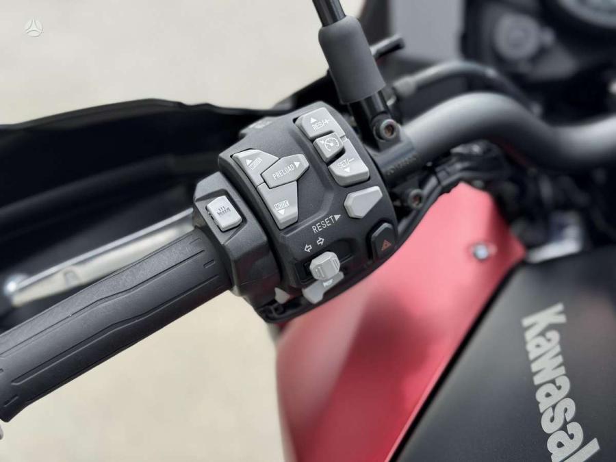 Red Kawasaki Versys 2024 in Vilnius, with an engine capacity of 1.04 L and mileage of 12 thousand km for 11900 €, photo 13 on AUTOMOTO.COM.LV