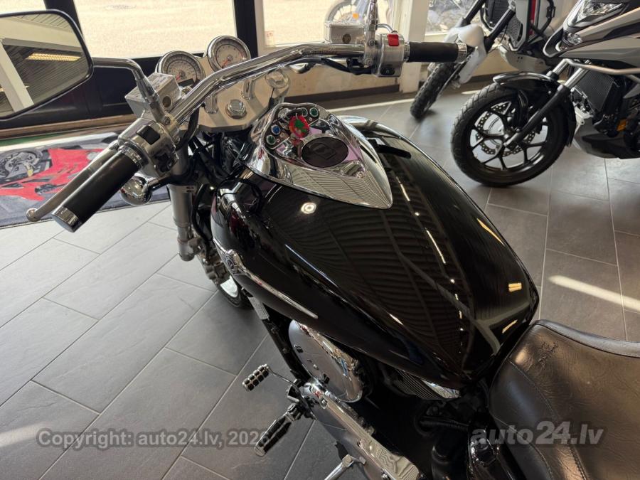 Melns Kawasaki VN 1500 2003 Tallina, ar dzinēja tilpumu 1.47 L un nobraukumu 27 tūkst. km par 5490 €, foto 14 vietnē AUTOMOTO.COM.LV