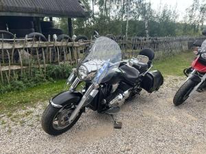 Melns Kawasaki VN 2004 Alīta, ar dzinēja tilpumu 2.00 L un nobraukumu 18 tūkst. km par 6800 €, foto  vietnē AUTOMOTO.COM.LV